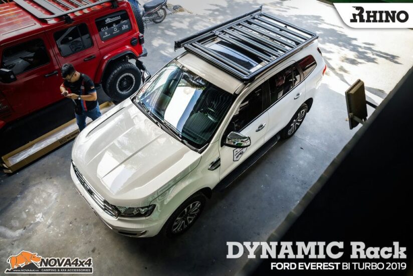 Trang bị baga xe Ford Everest Titanium đến từ thương hiệu Rhino
