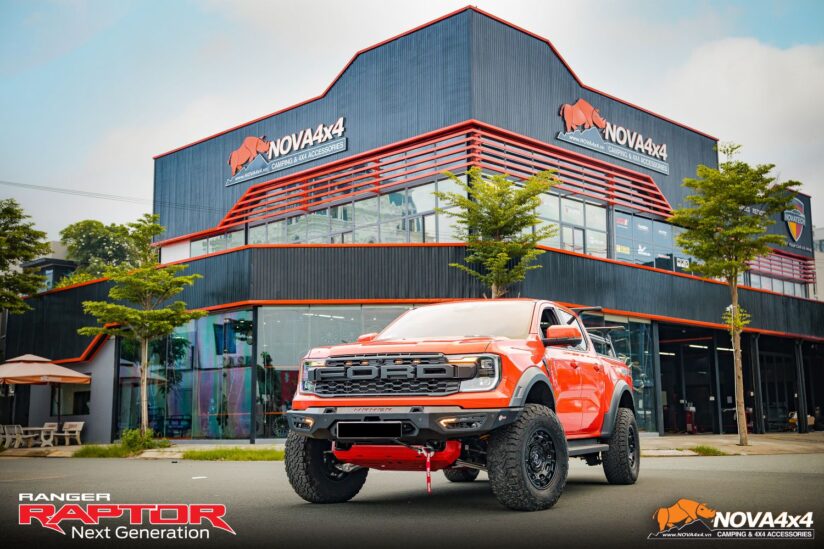 Ford Ranger Raptor Next-gen 2024 màu đỏ lên đồ ấn tượng